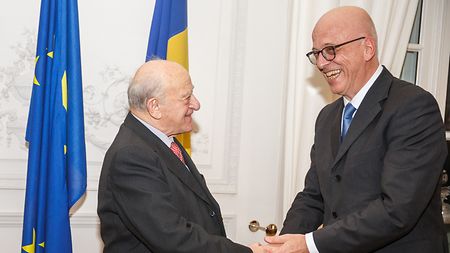 Aurel Vainer wird mit Verdienstkreuz 1. Klasse geehrt - Auswärtiges Amt